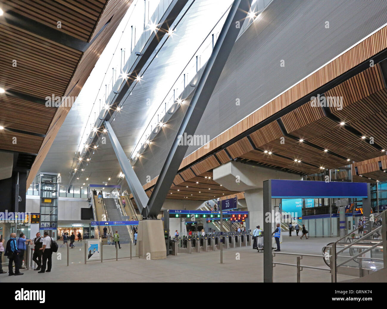 London Bridge Station, London, UK. The new concourse below platform ...