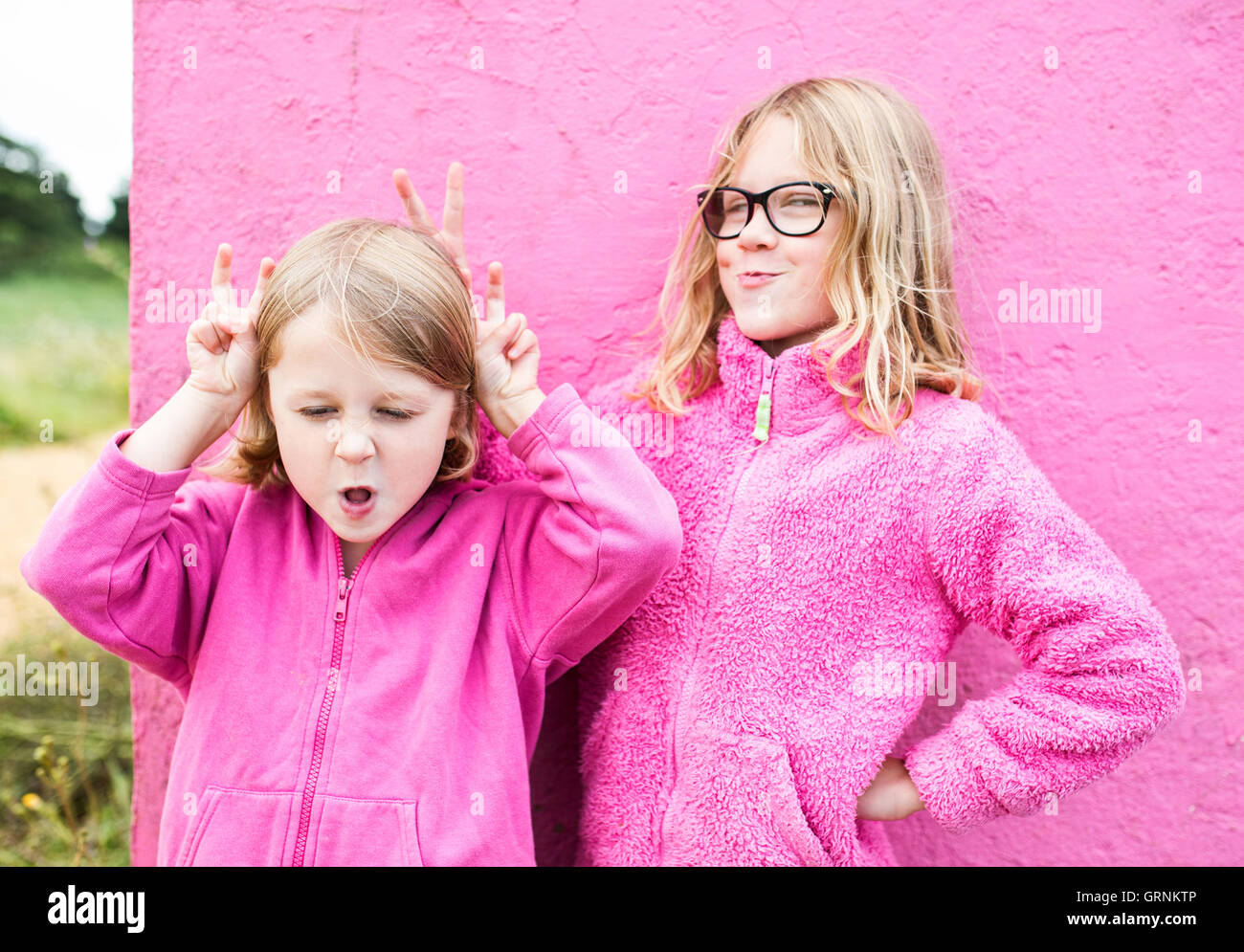 Two girls arguing hi-res stock photography and images - Alamy