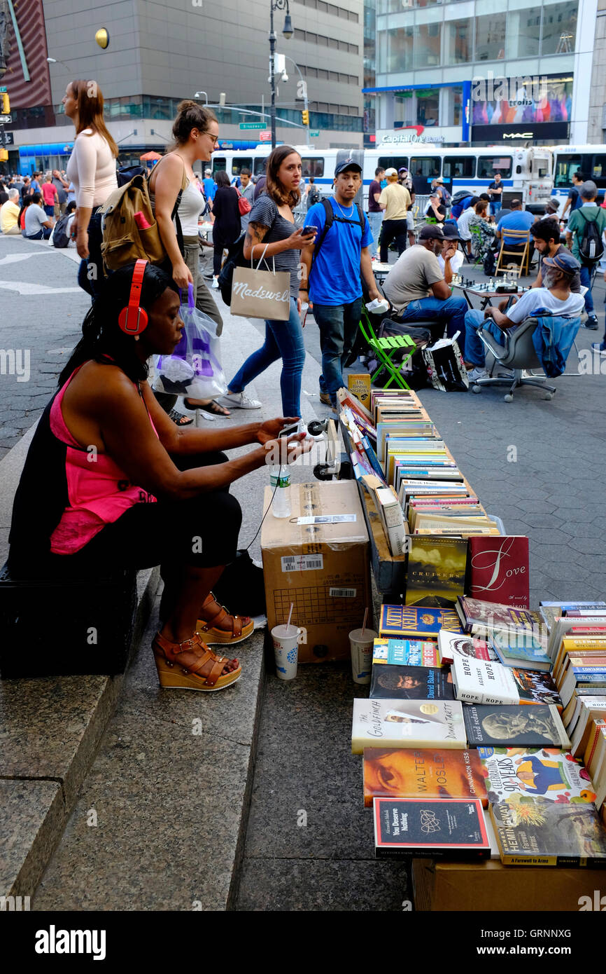 Book vendor manhattan hi-res stock photography and images - Alamy