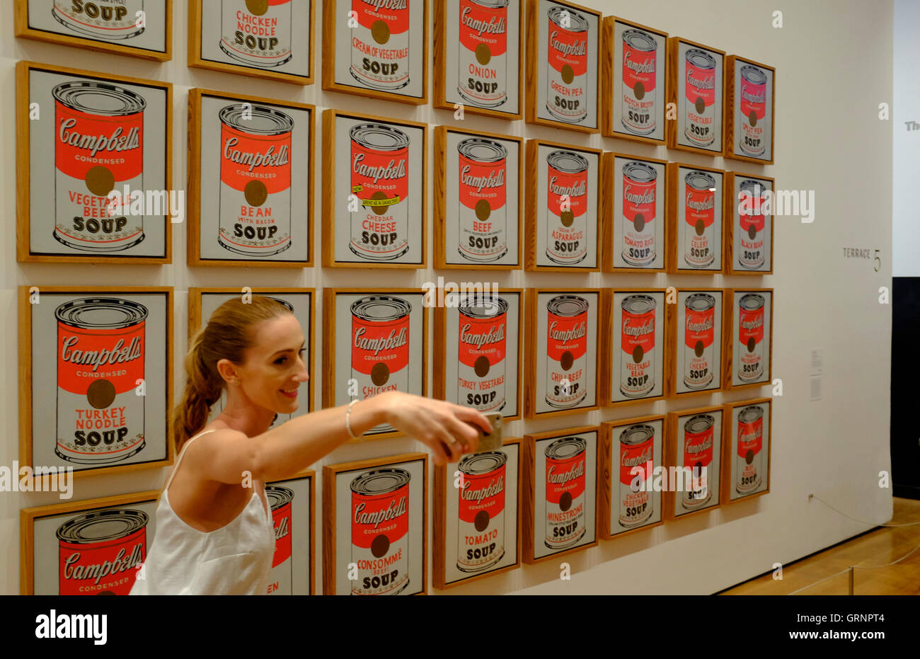 Campbells soup cans hi-res stock photography and images - Alamy