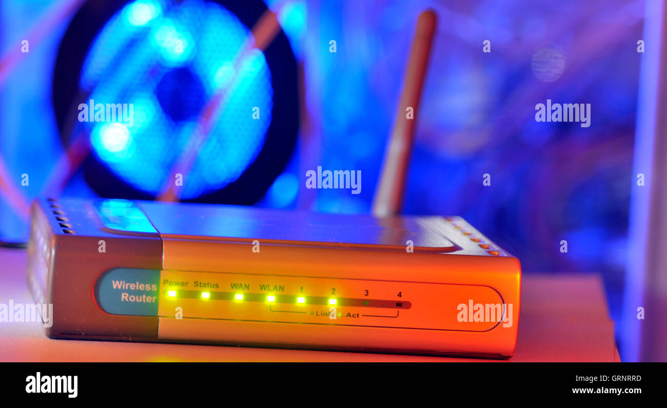 Home broadband router hi-res stock photography and images - Alamy