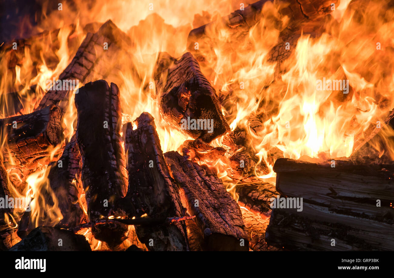 A closeup of a bonfire Stock Photo - Alamy