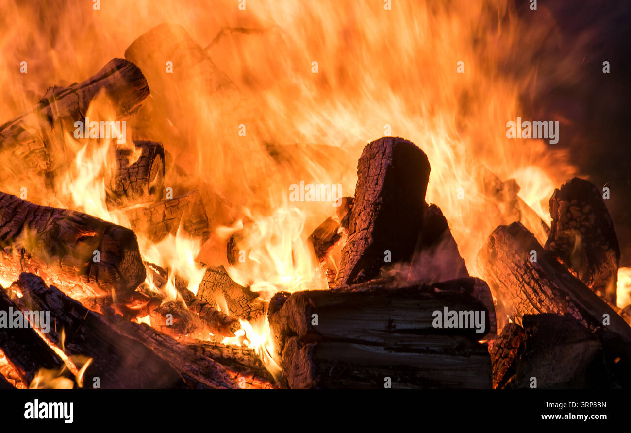 A closeup of a bonfire Stock Photo - Alamy