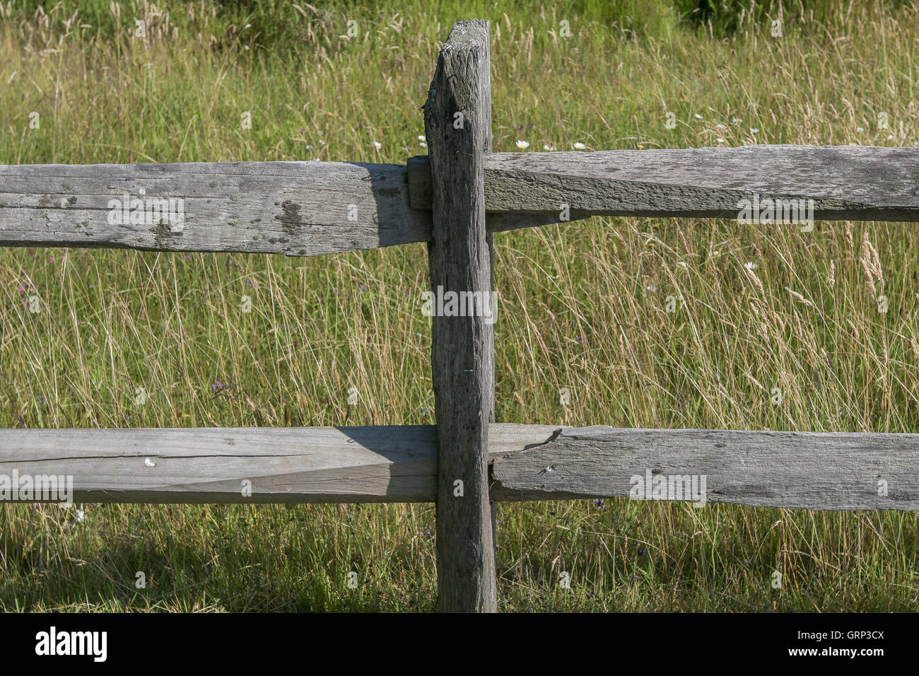 Old weathered fence post hi-res stock photography and images - Alamy