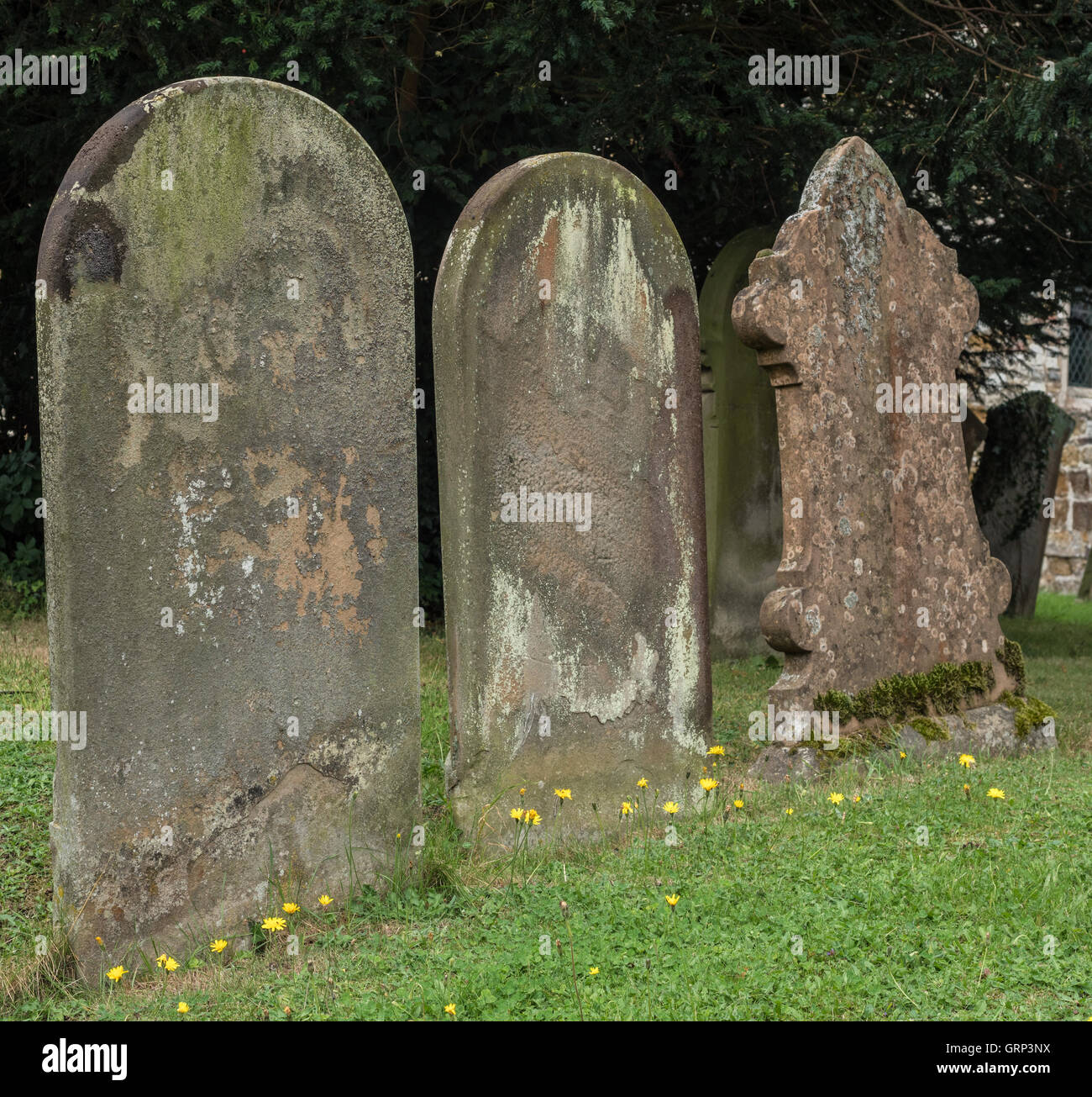 Old gravestones hi-res stock photography and images - Alamy
