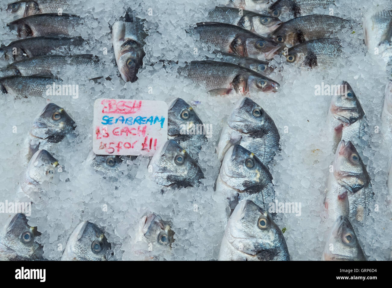 Fishmongers and street hi-res stock photography and images - Alamy