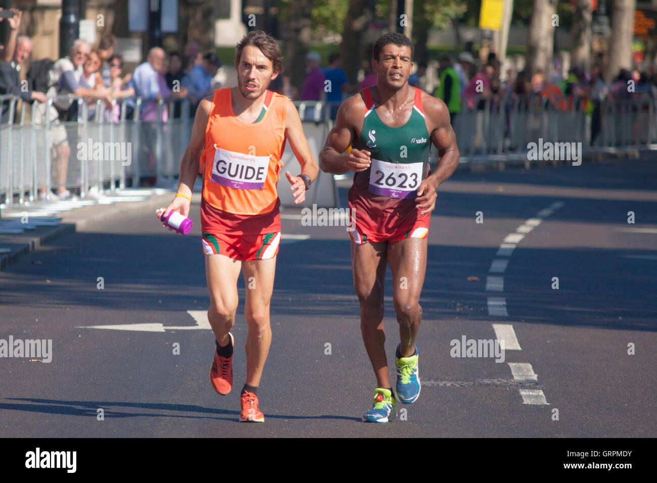 London 2012 paralympics marathon. Jorge Pina and guide Stock Photo - Alamy