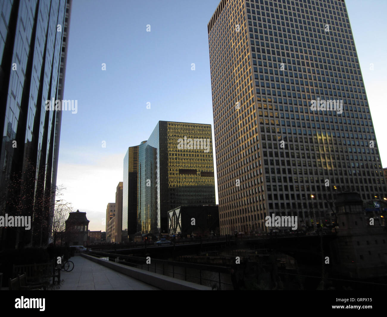 Buildings on the South Branch of the Chicago River in downtown Chicago ...