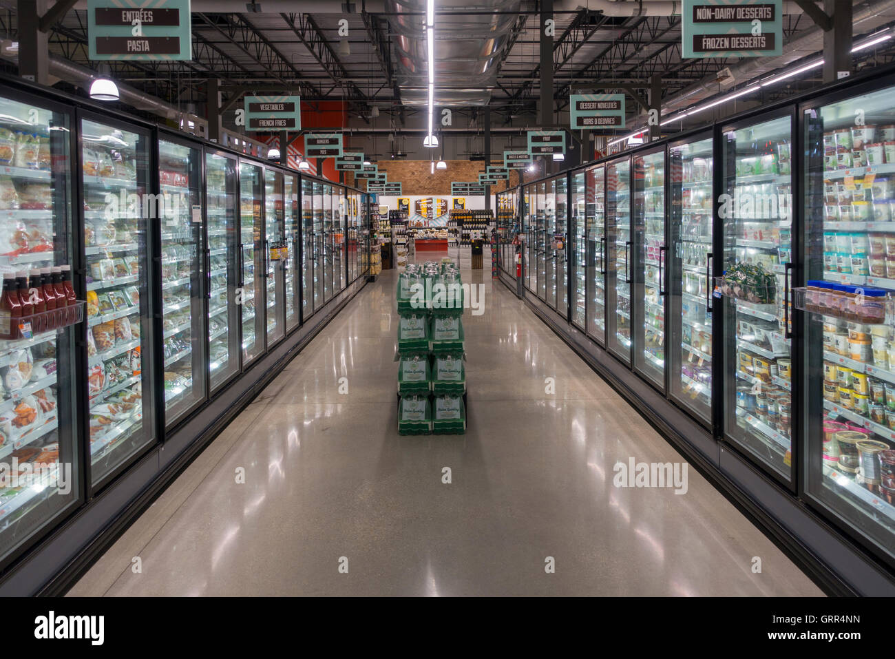 Frozen foods aisle us hi-res stock photography and images - Alamy