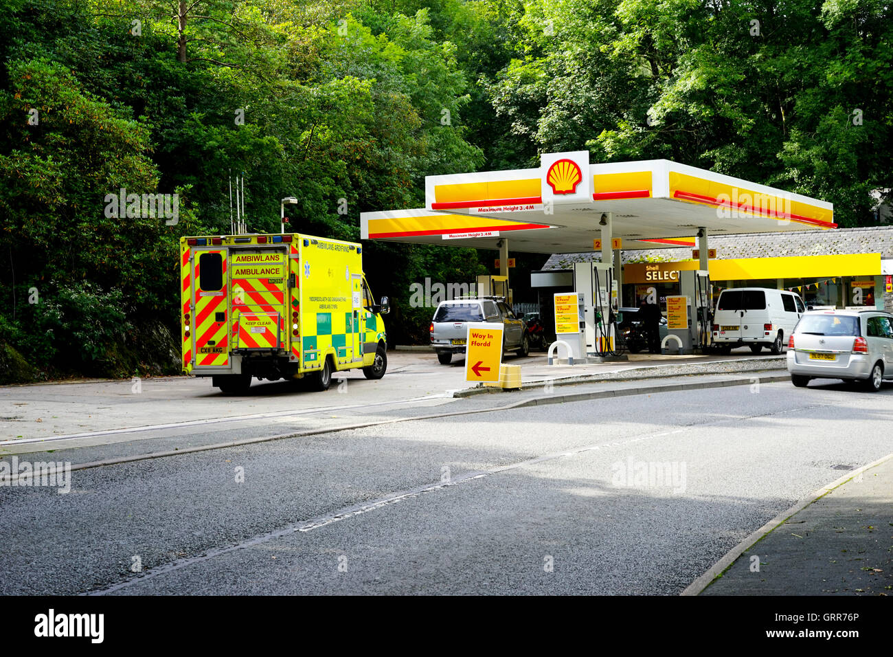 Ambulance garage hi-res stock photography and images - Alamy