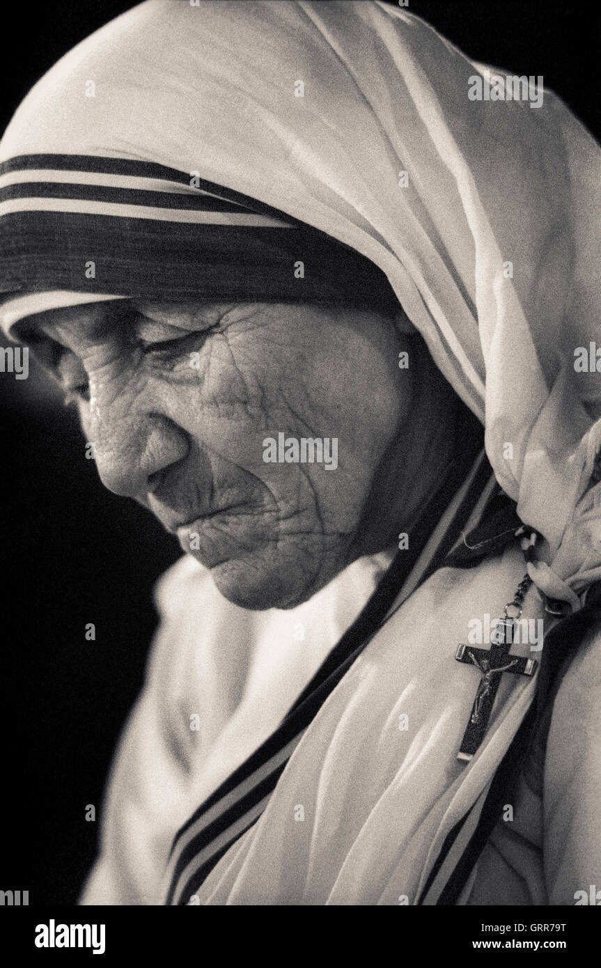 Portrait of Mother Teresa, Saint Teresa of Calcutta Stock Photo - Alamy