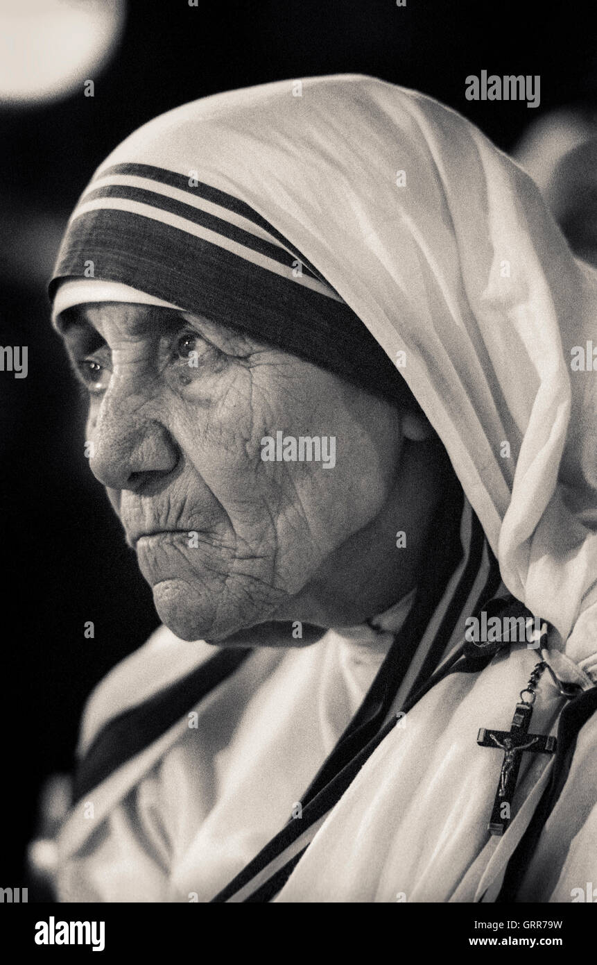 Portrait of Mother Teresa, Saint Teresa of Calcutta Stock Photo - Alamy