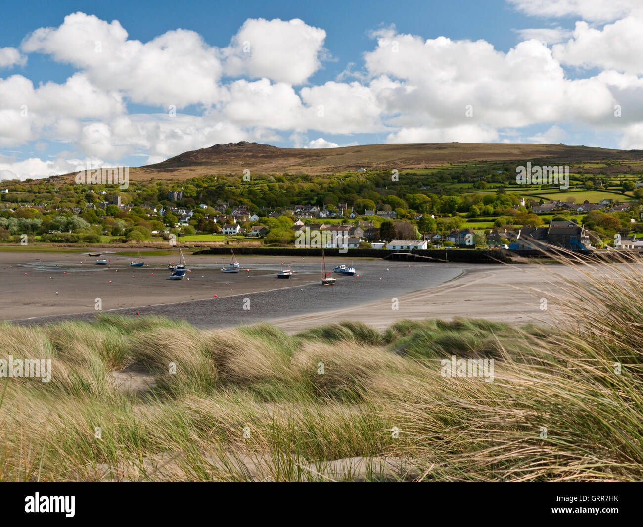 The town of Newport (Trefdraeth) below Mynydd Carningli in ...