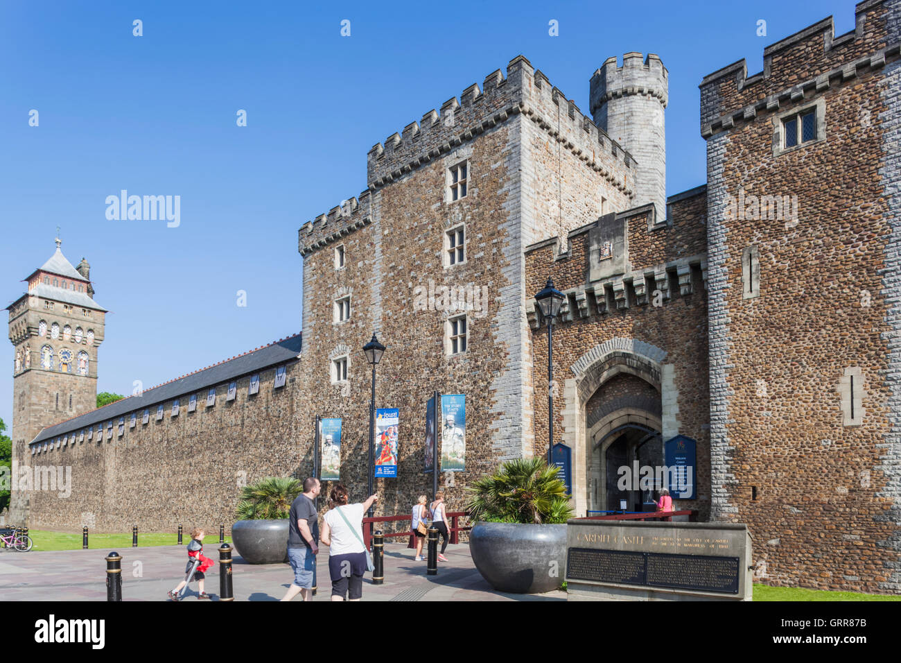Wales, Cardiff, Cardiff Castle Stock Photo - Alamy