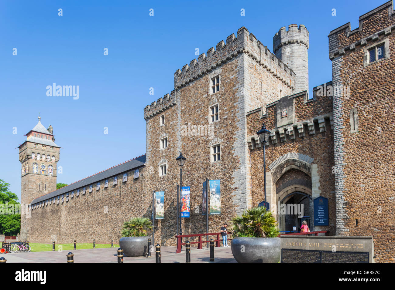 Wales, Cardiff, Cardiff Castle Stock Photo - Alamy