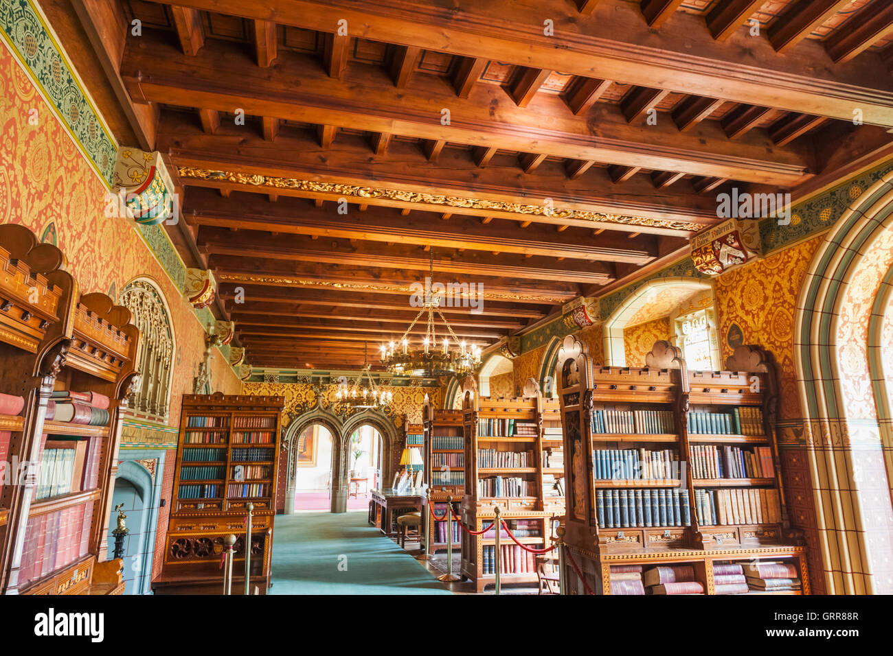 Castle library hi-res stock photography and images - Alamy