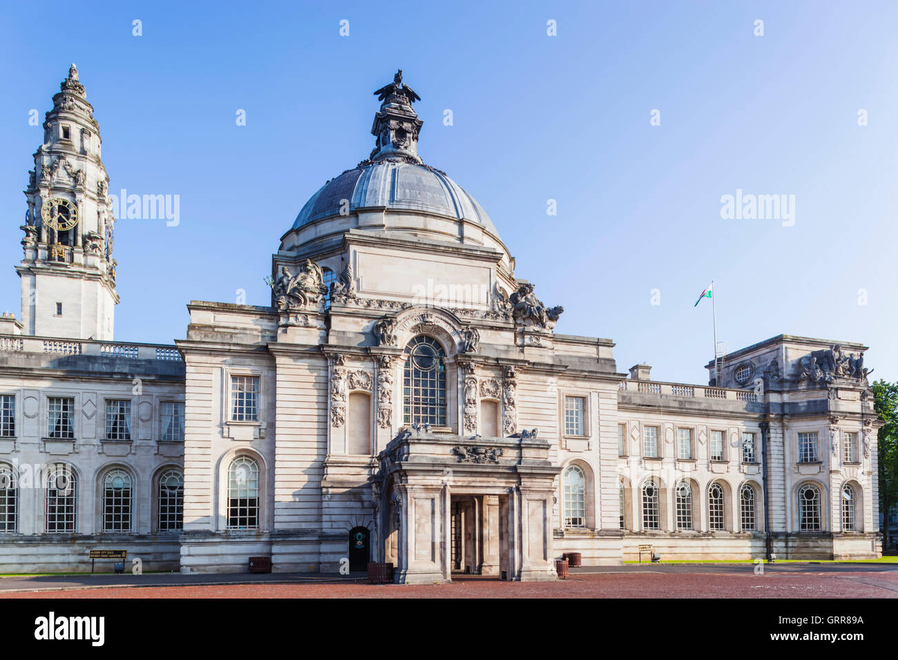 Wales, Cardiff, City Hall Stock Photo - Alamy