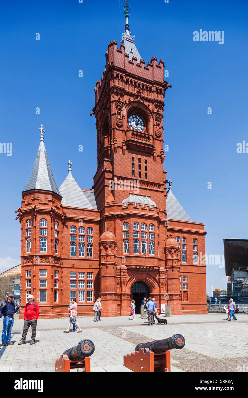 Wales, Cardiff, Cardiff Bay, Pierhead Building Stock Photo - Alamy