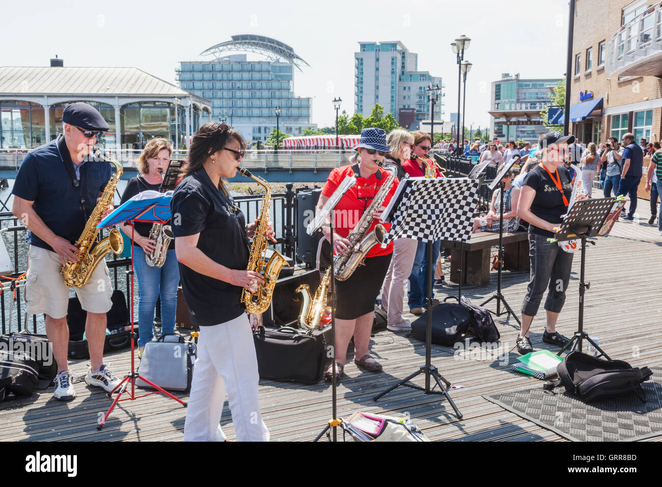 Wales, Cardiff, Cardiff Bay, Mermaid Quay, Musicians Stock Photo - Alamy