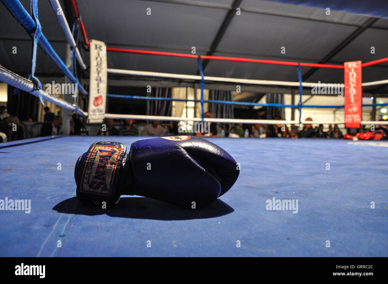 Muay thai boxing ring hi-res stock photography and images - Alamy