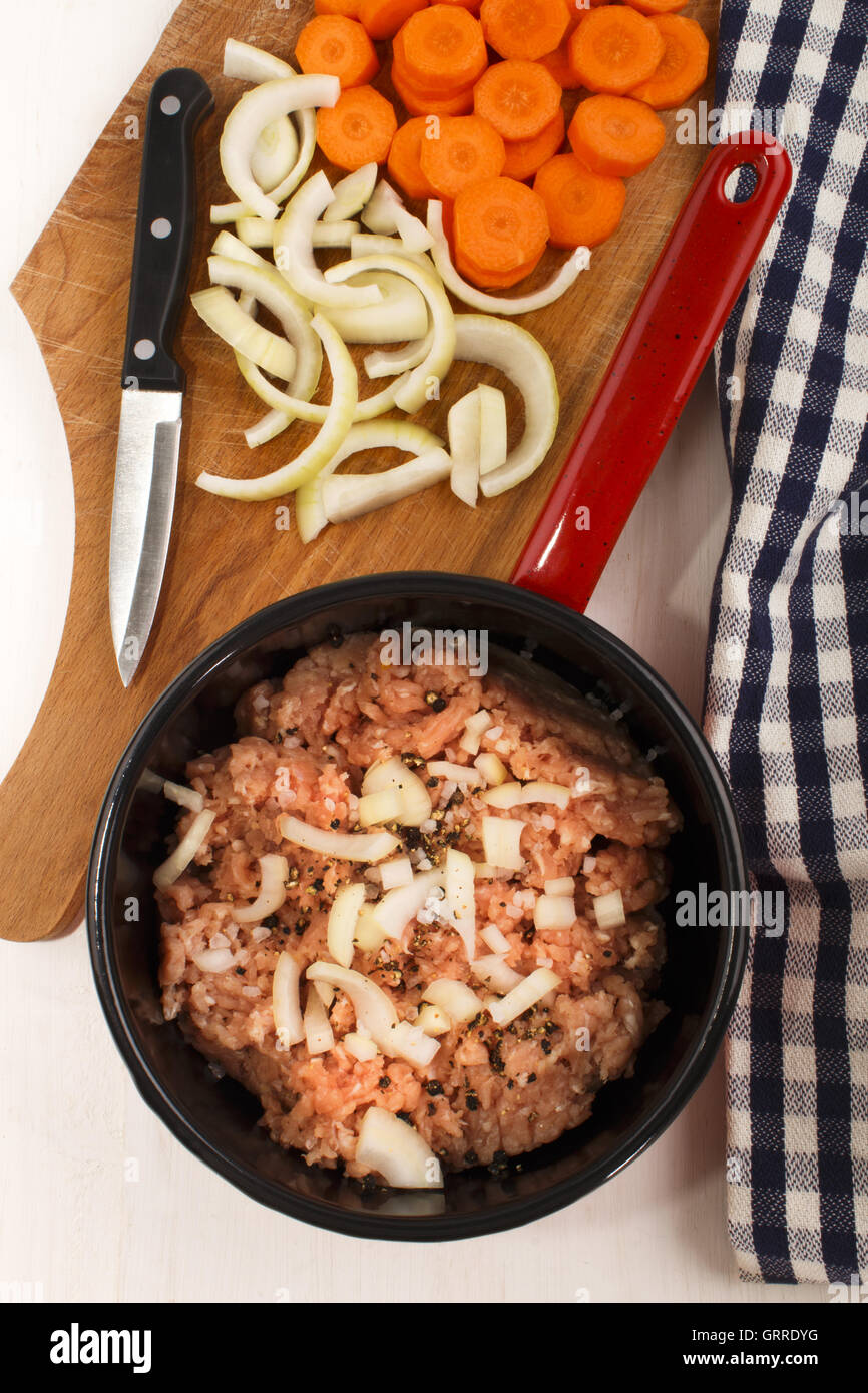 scottish mince with onion, crushed black peppercorn and coarse salt in ...
