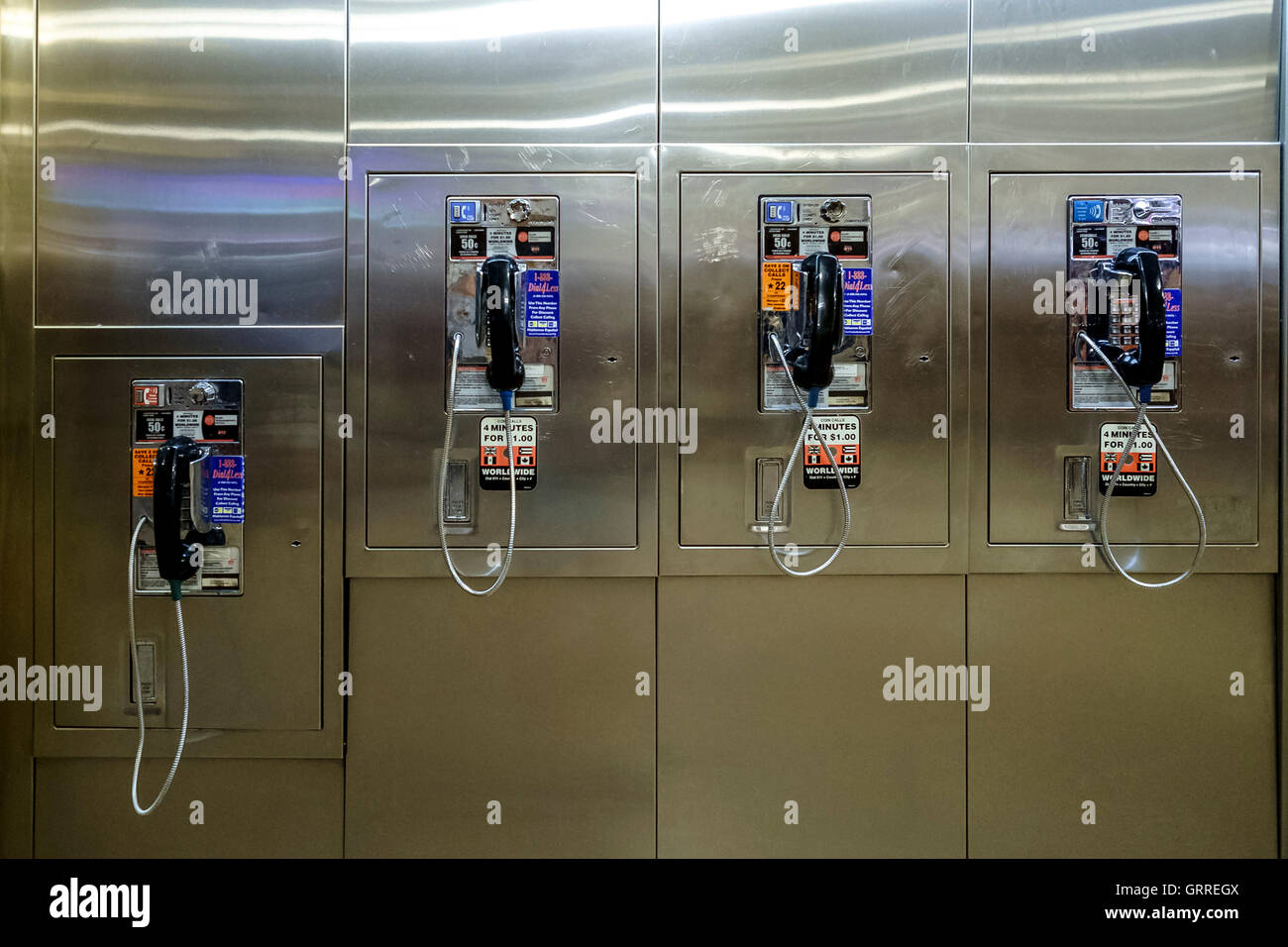 Four public telephones within Grand Central Terminus Stock Photo - Alamy