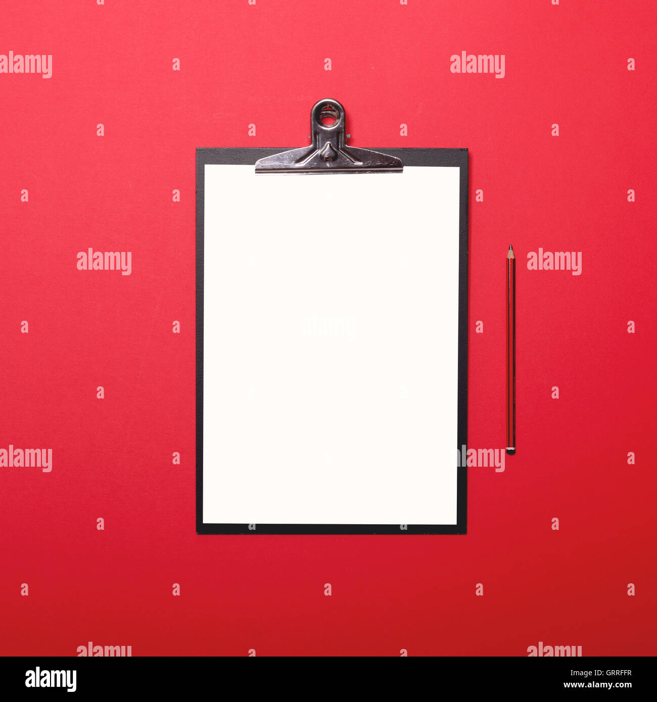 Empty paper on board against red background - Top view Stock Photo - Alamy