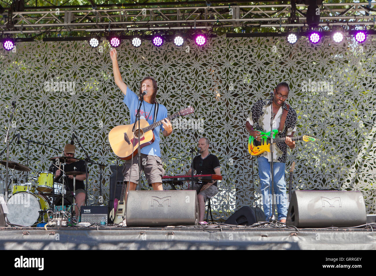 Rock band stage hi-res stock photography and images - Alamy