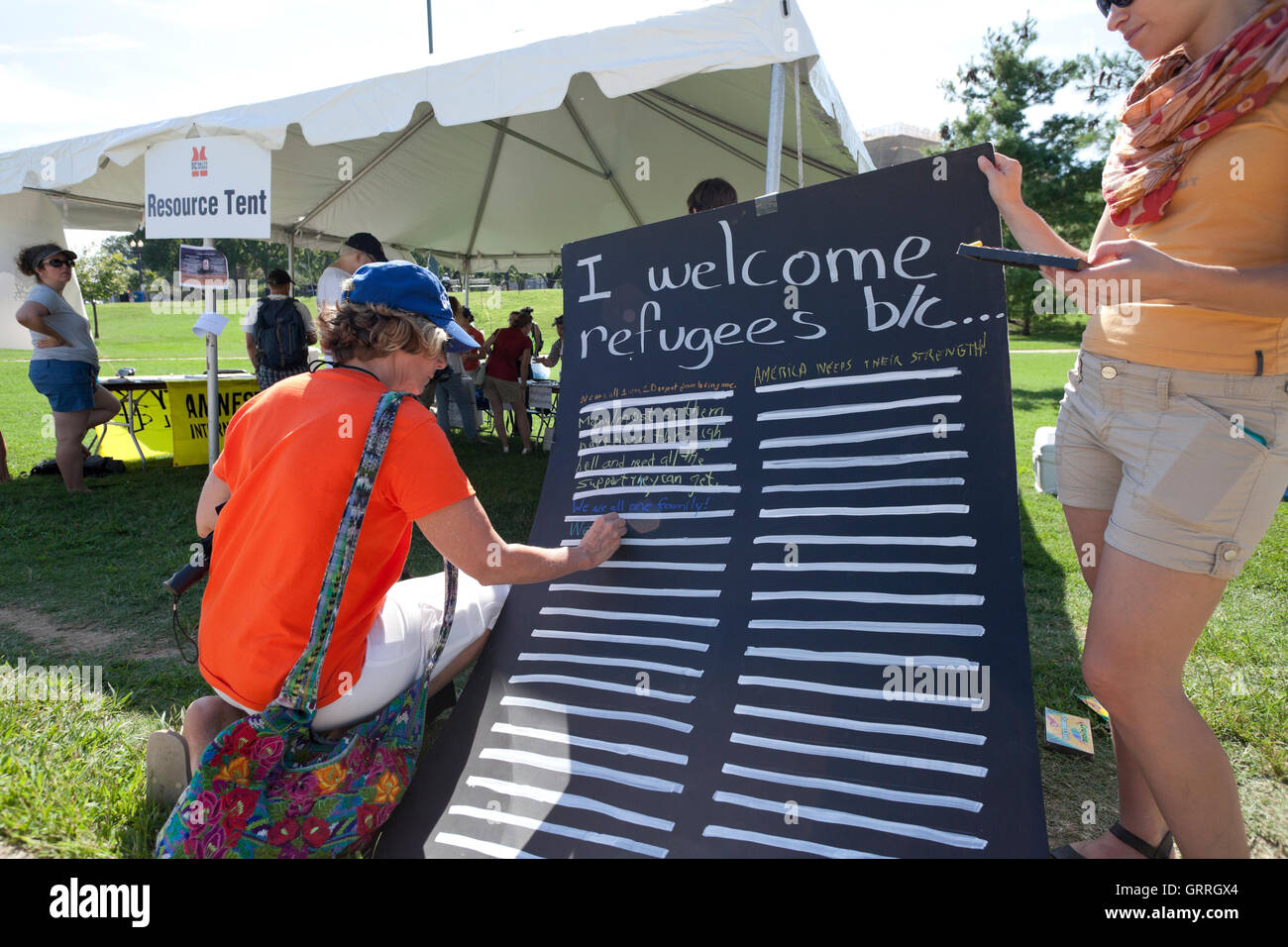 Refugee sign hi-res stock photography and images - Alamy