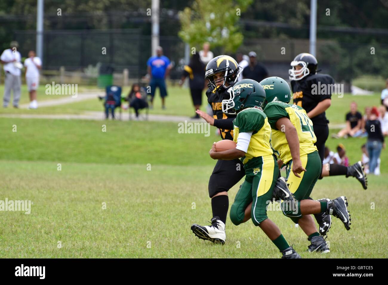 Youth football players Stock Photo - Alamy