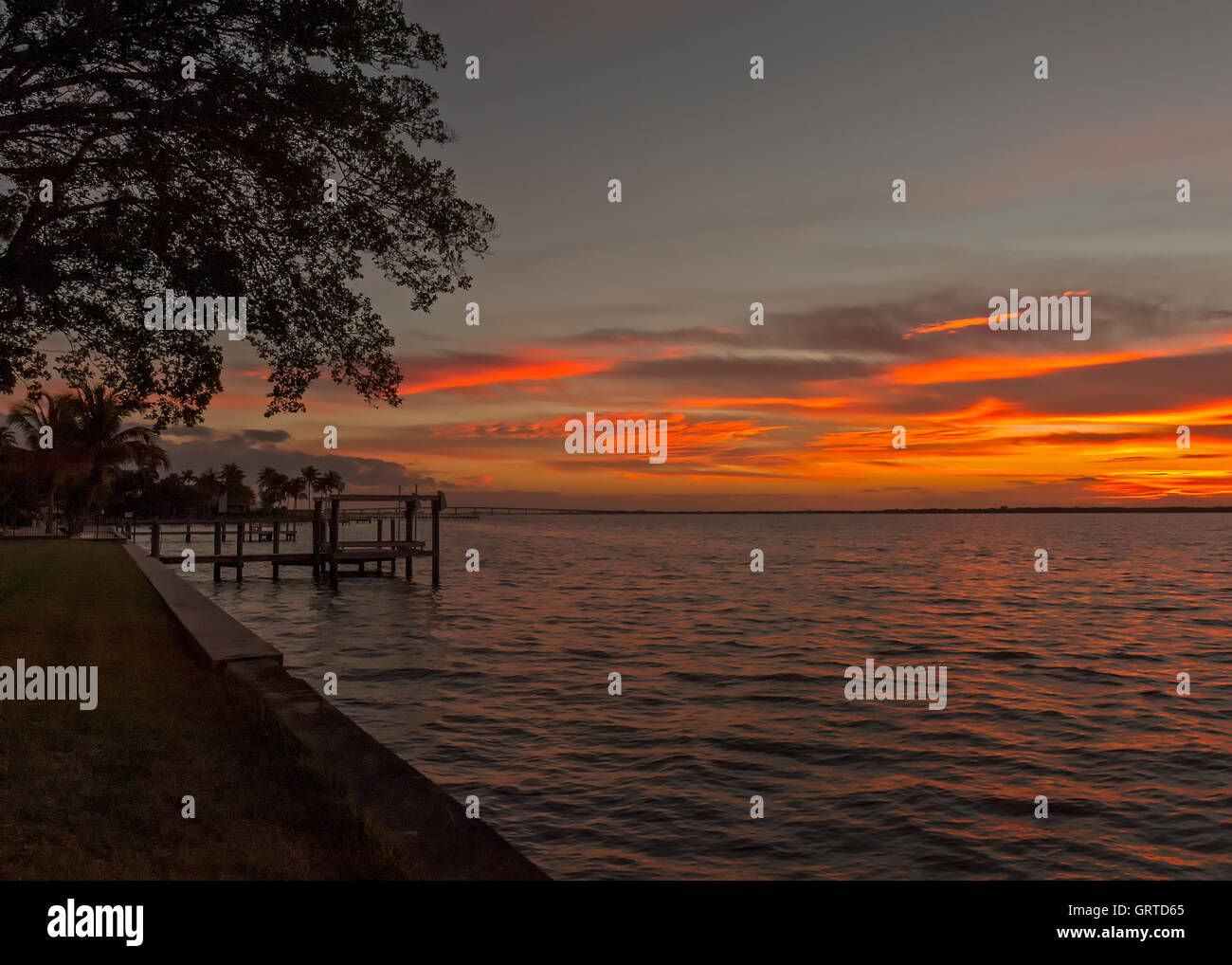 Calm sunset river hi-res stock photography and images - Alamy