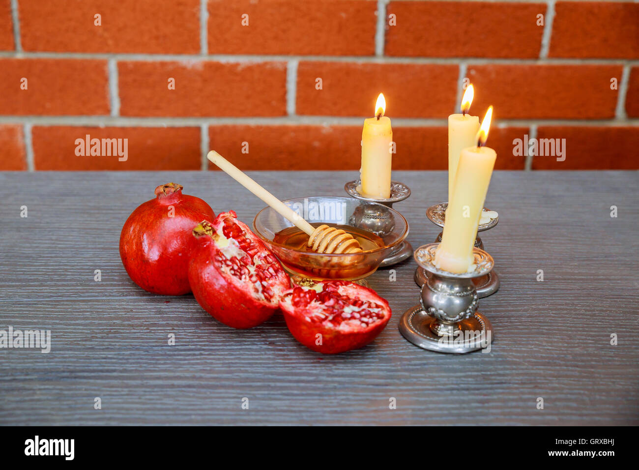 rosh hashanah honey, apple and pomegranate Stock Photo - Alamy