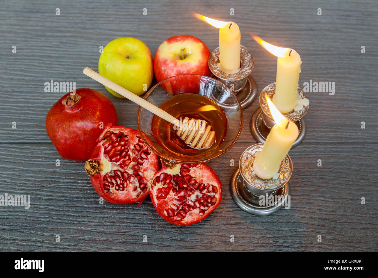 rosh hashanah honey, apple and pomegranate Stock Photo - Alamy
