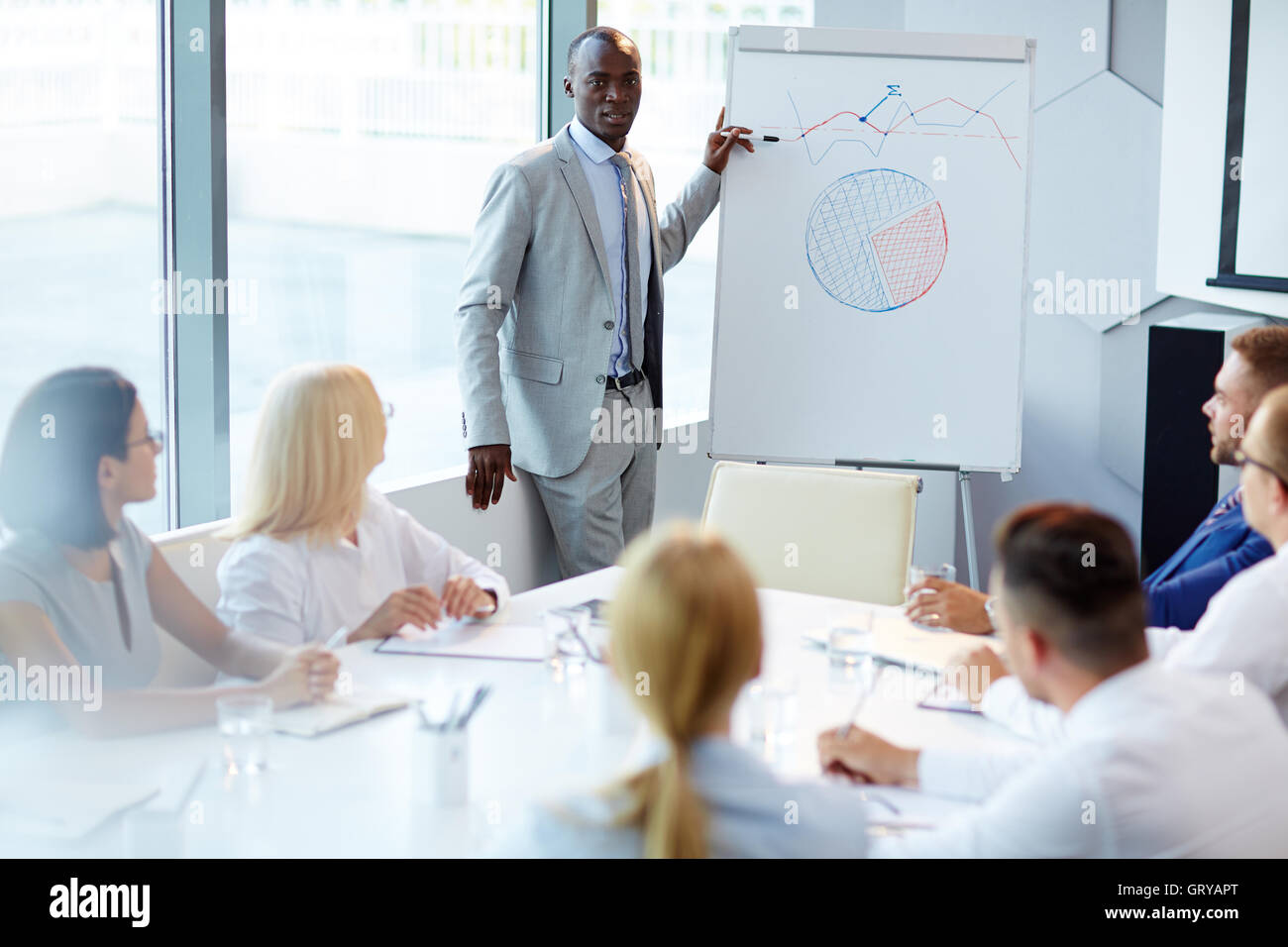 Young woman presenting data chart hi-res stock photography and images ...