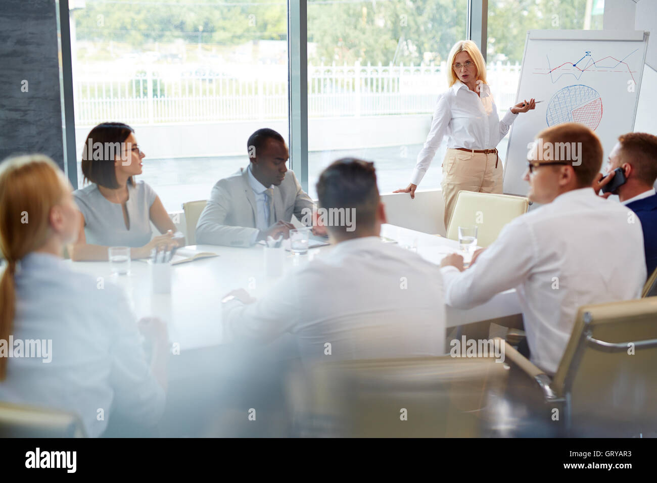 Businesswoman explaining pie chart hi-res stock photography and images ...