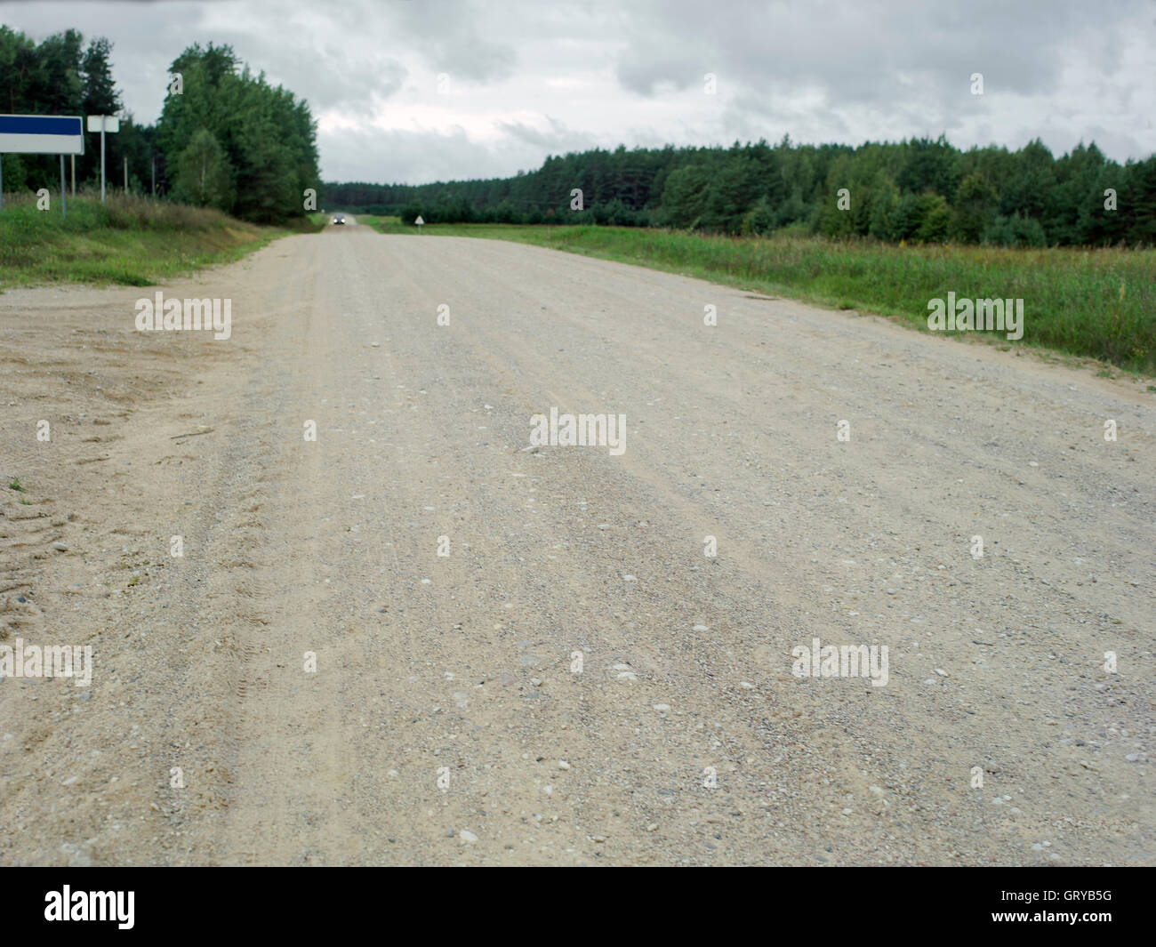 Field access road hi-res stock photography and images - Alamy
