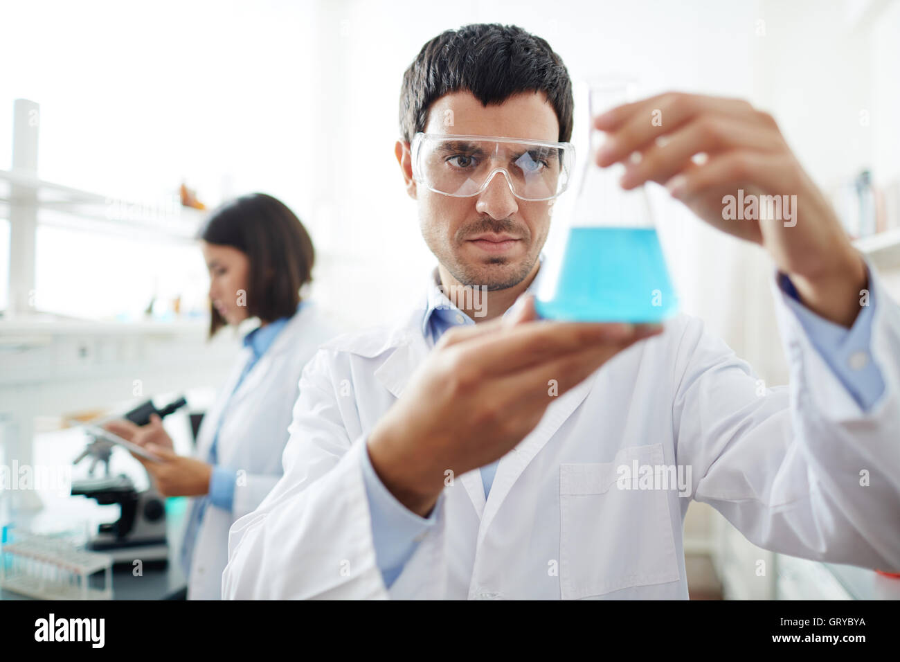 Making experiment hi-res stock photography and images - Alamy