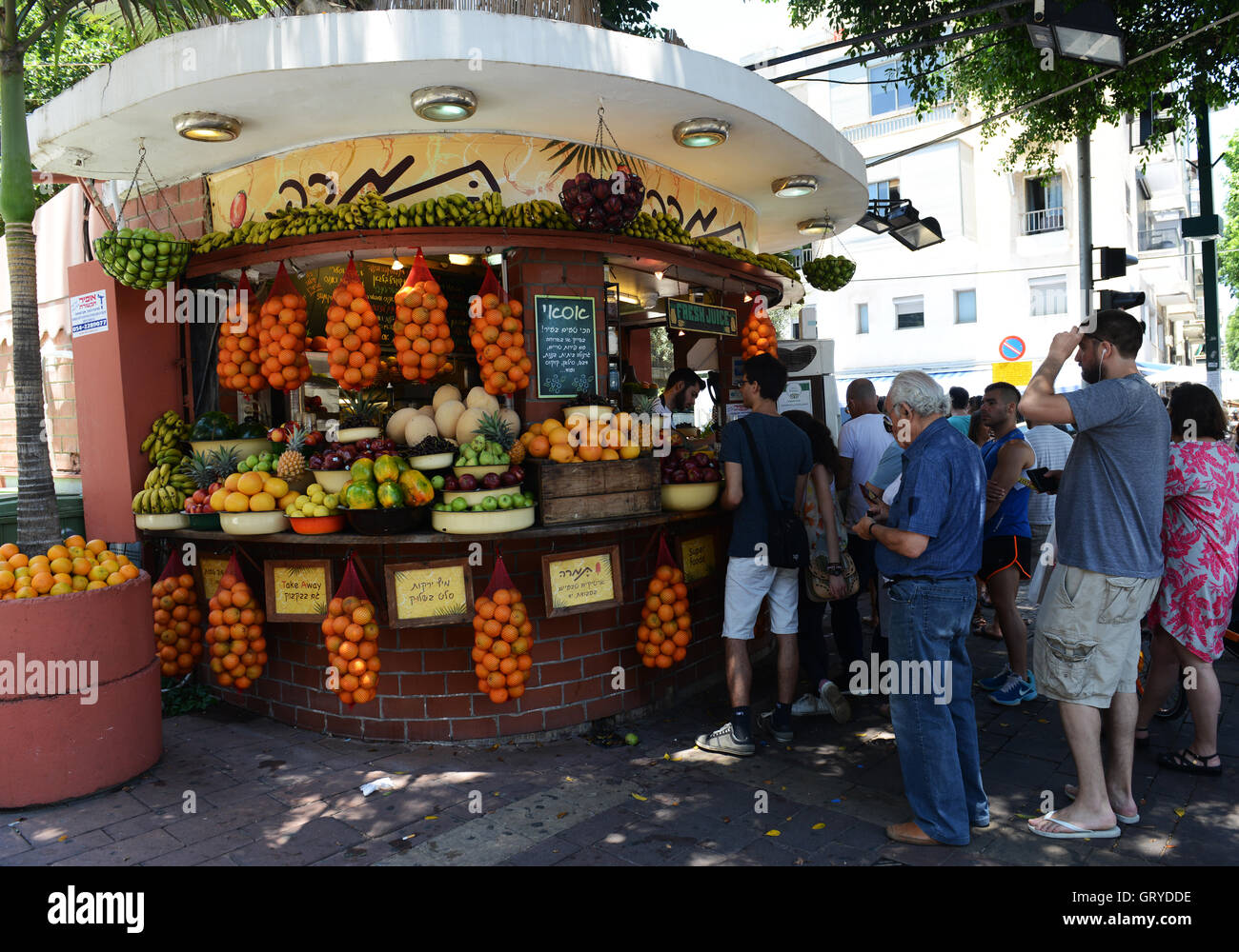 Tamara juice stall in Tel-Aviv Stock Photo - Alamy