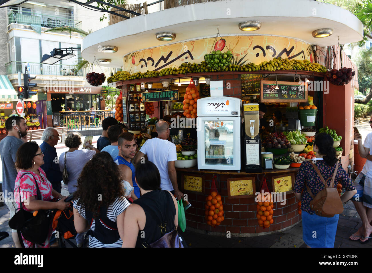 Juice stall hi-res stock photography and images - Alamy