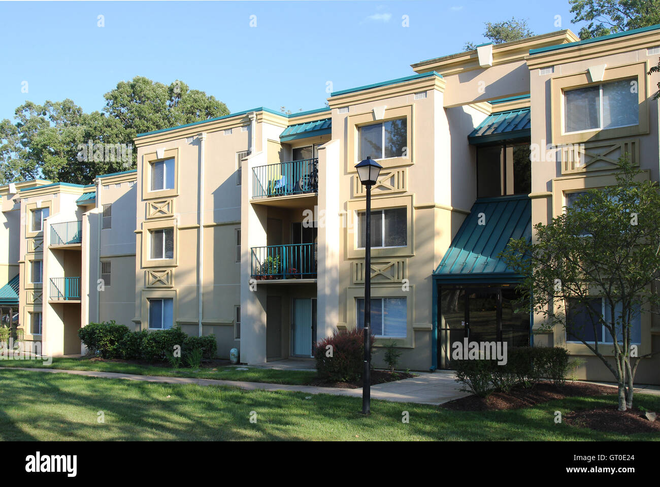 Apartment buildings hi-res stock photography and images - Alamy