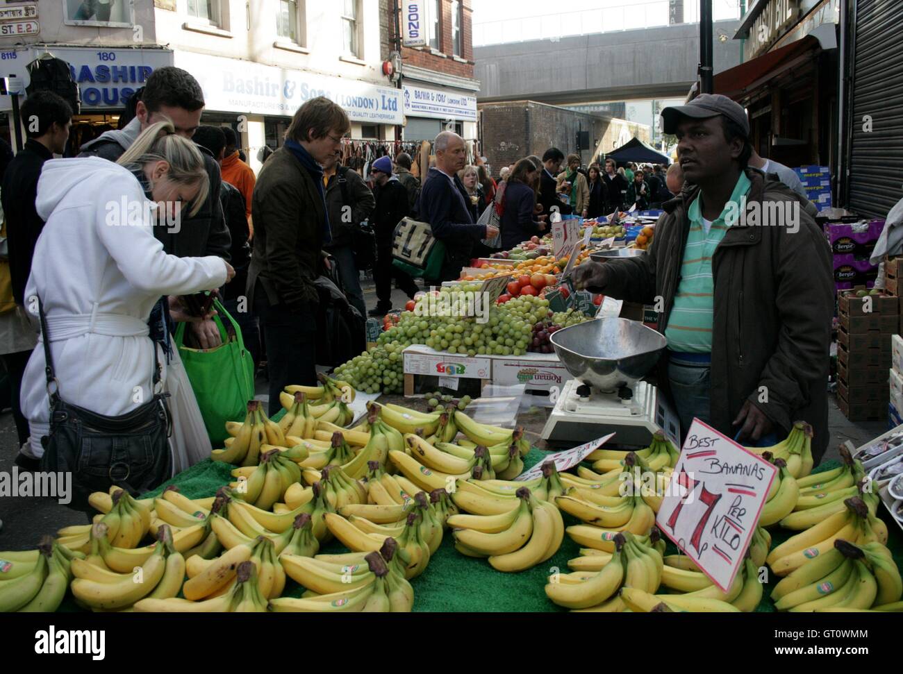 London traditional outside sunday outdoor vegetable shopping e1 people ...