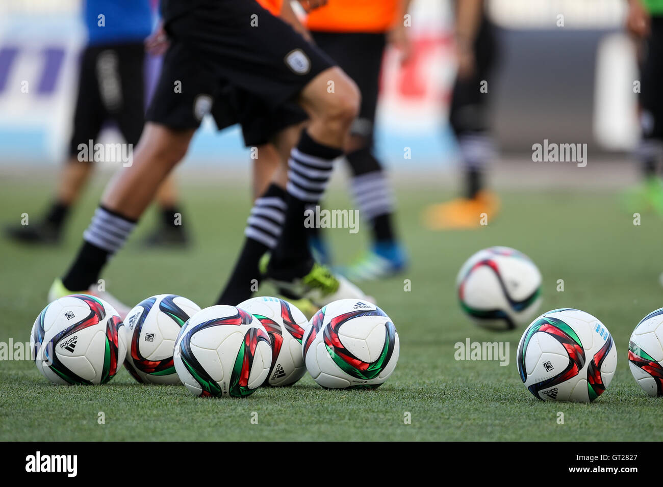 Football legs ball hi-res stock photography and images - Alamy
