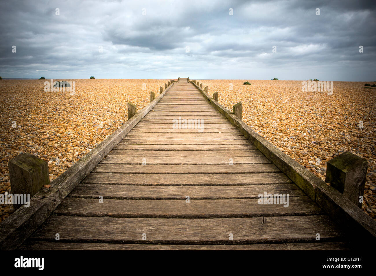 Shingle pathway hi-res stock photography and images - Alamy