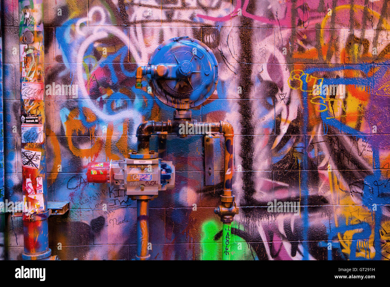 Pipe graffiti hi-res stock photography and images - Alamy