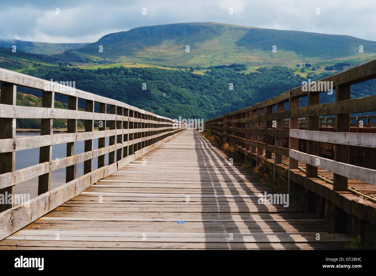 A bridge with beautiful symmetry and a scenic backdrop Stock Photo - Alamy
