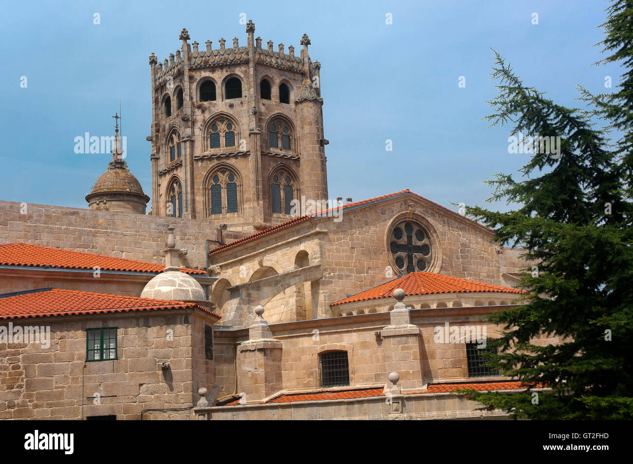 Gothic architecture 12th century hi-res stock photography and images ...
