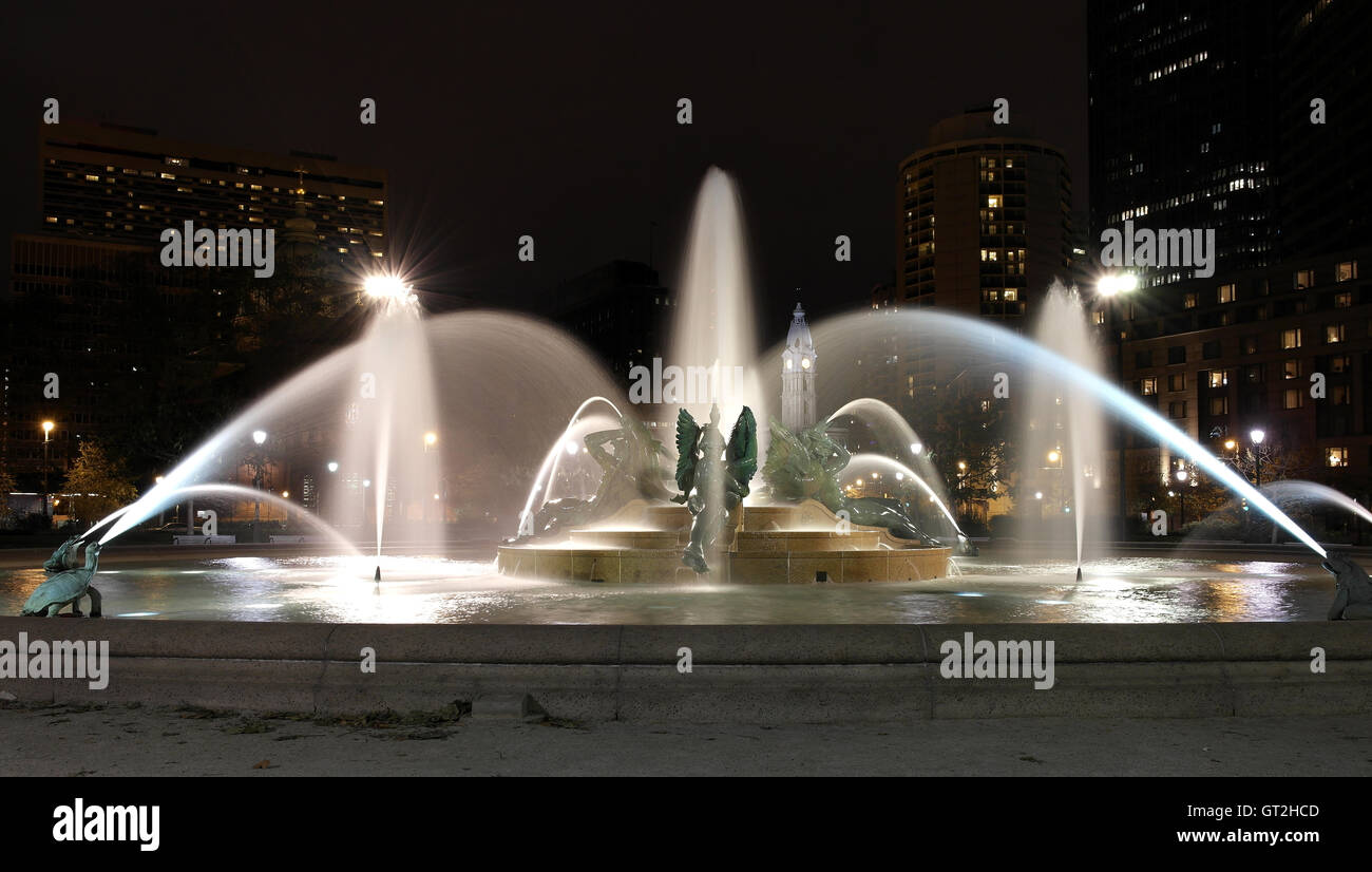 Swann memorial fountain in downtown Philadelphia at night Stock Photo ...