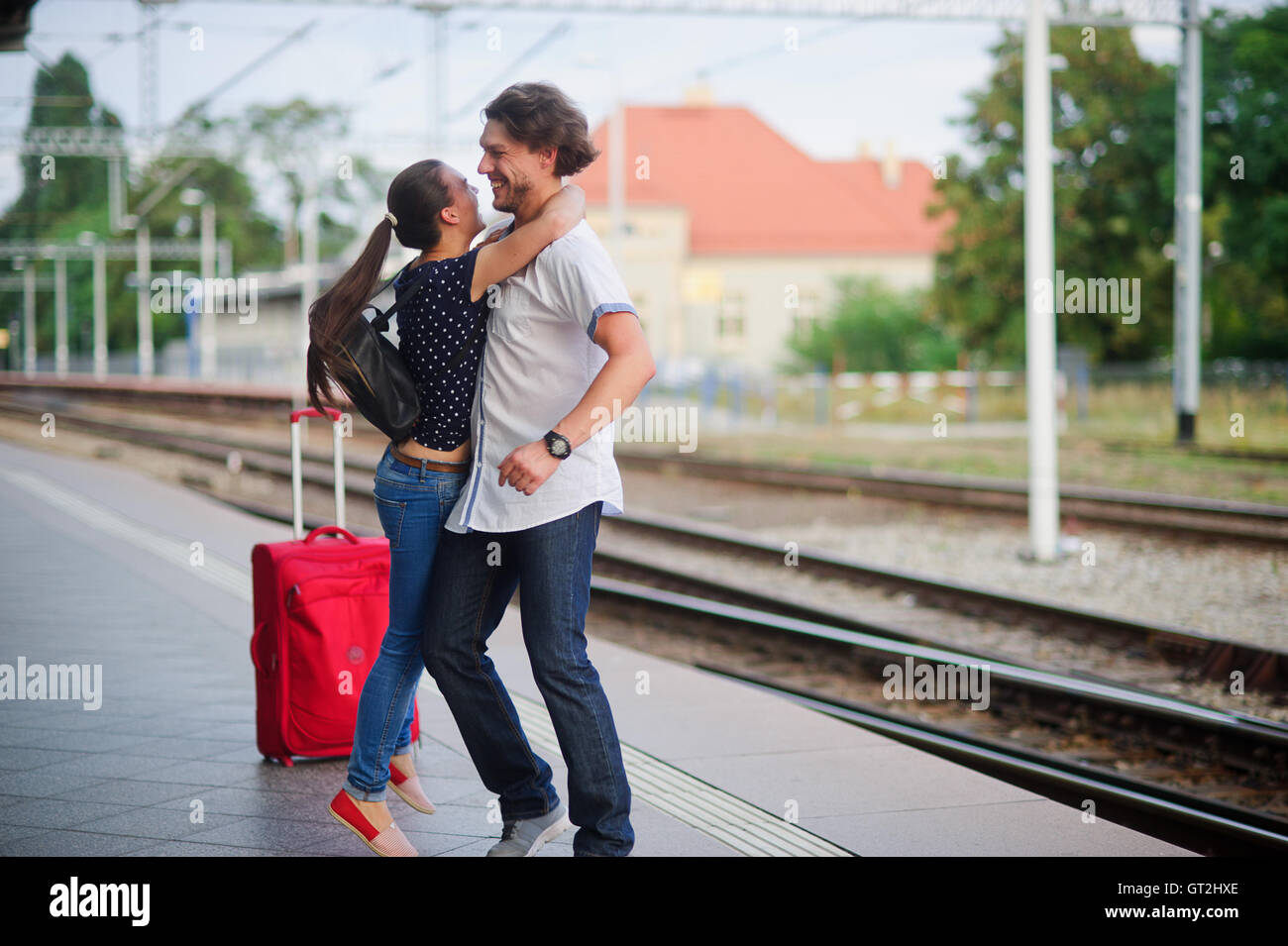 People meeting on train platform hi-res stock photography and images ...