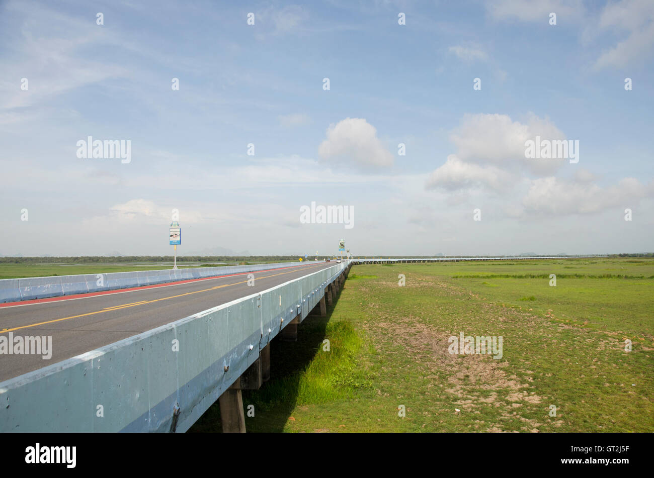 Motion of traffic road on Thalesap Songkhla Bridge(Ekachai bridge) or ...