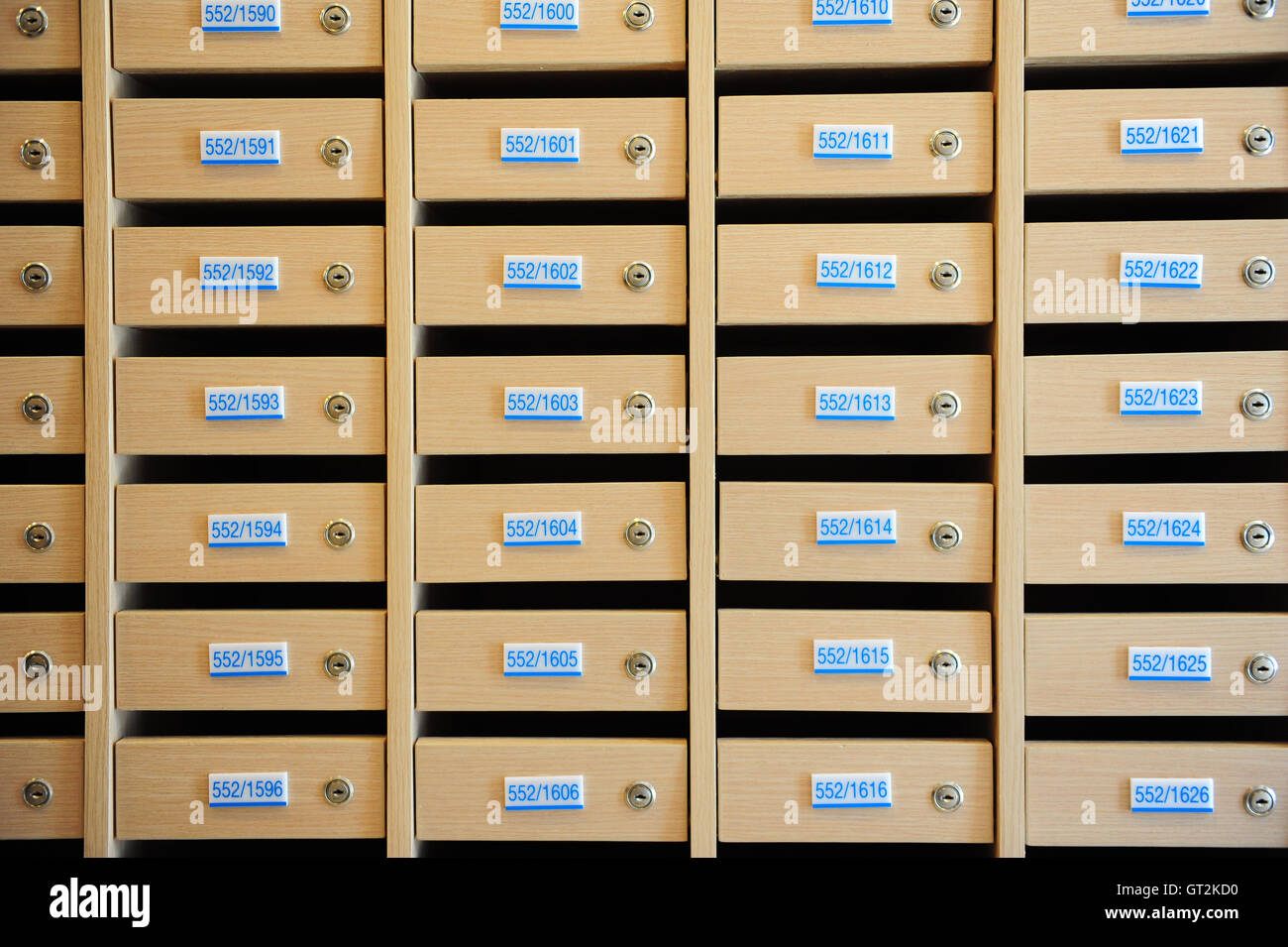 Locker row hi-res stock photography and images - Alamy